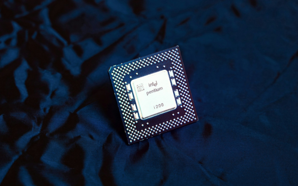 Intel's Strategic Moves Under Scrutiny, Analysts Weigh In on New ...